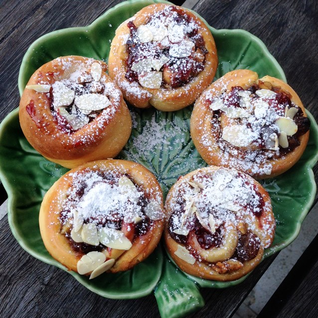 Keeping To Time Honoured Christmas Traditions. Festive Fruit Mince ...